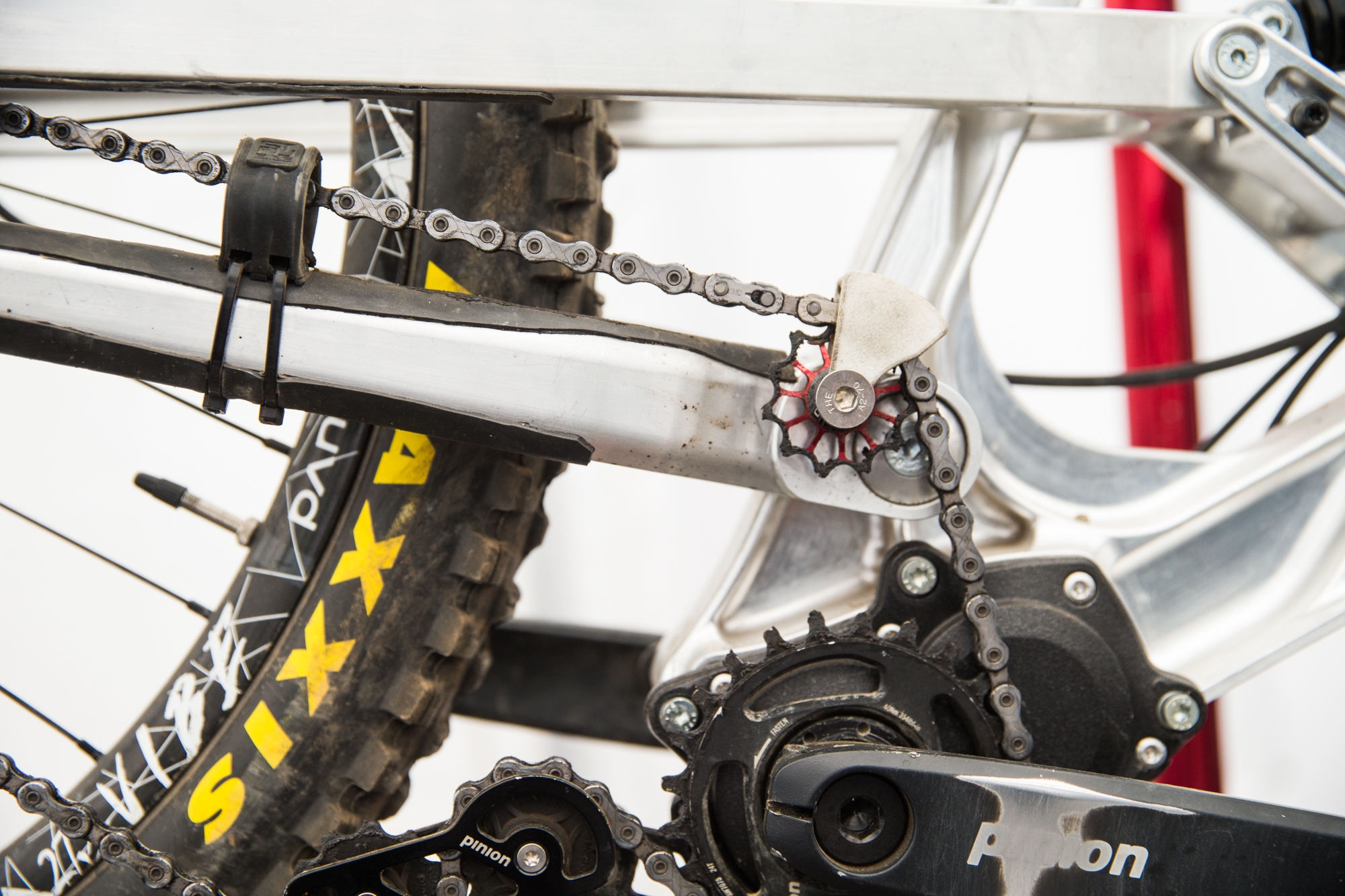 Mid-High Pivot - Prototype Gamux DH Bike - Mountain Biking Pictures ...