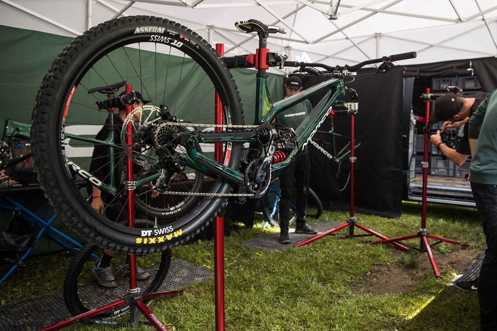 Norco Range in DH Mode - PIT BITS - Les Gets World Cup Downhill 2021 ...