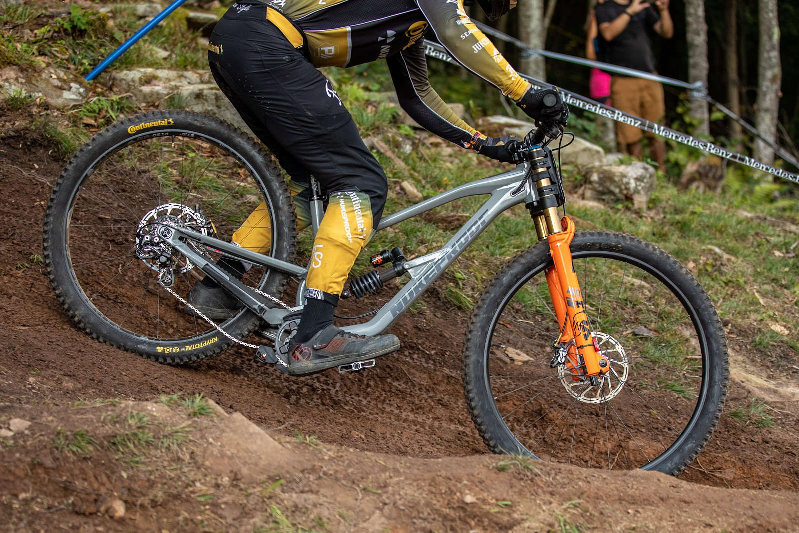 Nukeproof Dissent - G-Out Project - Snowshoe World Cup Downhill ...