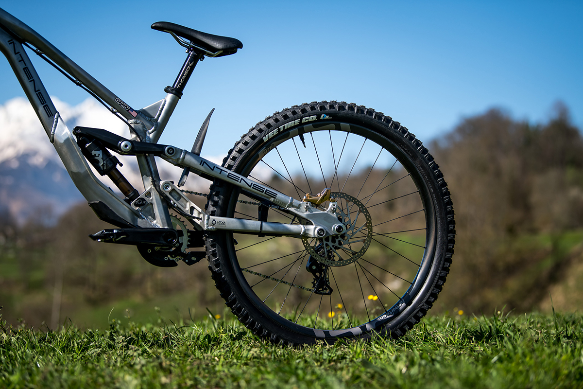 Pro Bike Check: Aaron Gwin's Prototype Intense Downhill Bike With I ...