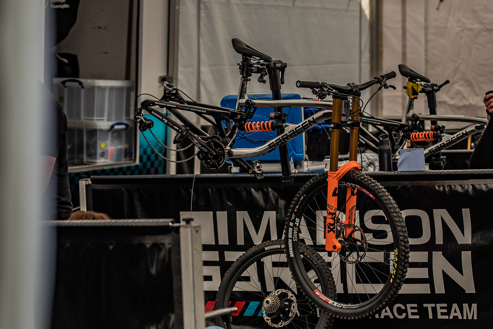 Madison Saracen Chrome goodness - PIT BITS 1 - Lourdes World Cup Downhill - Mountain Biking ...