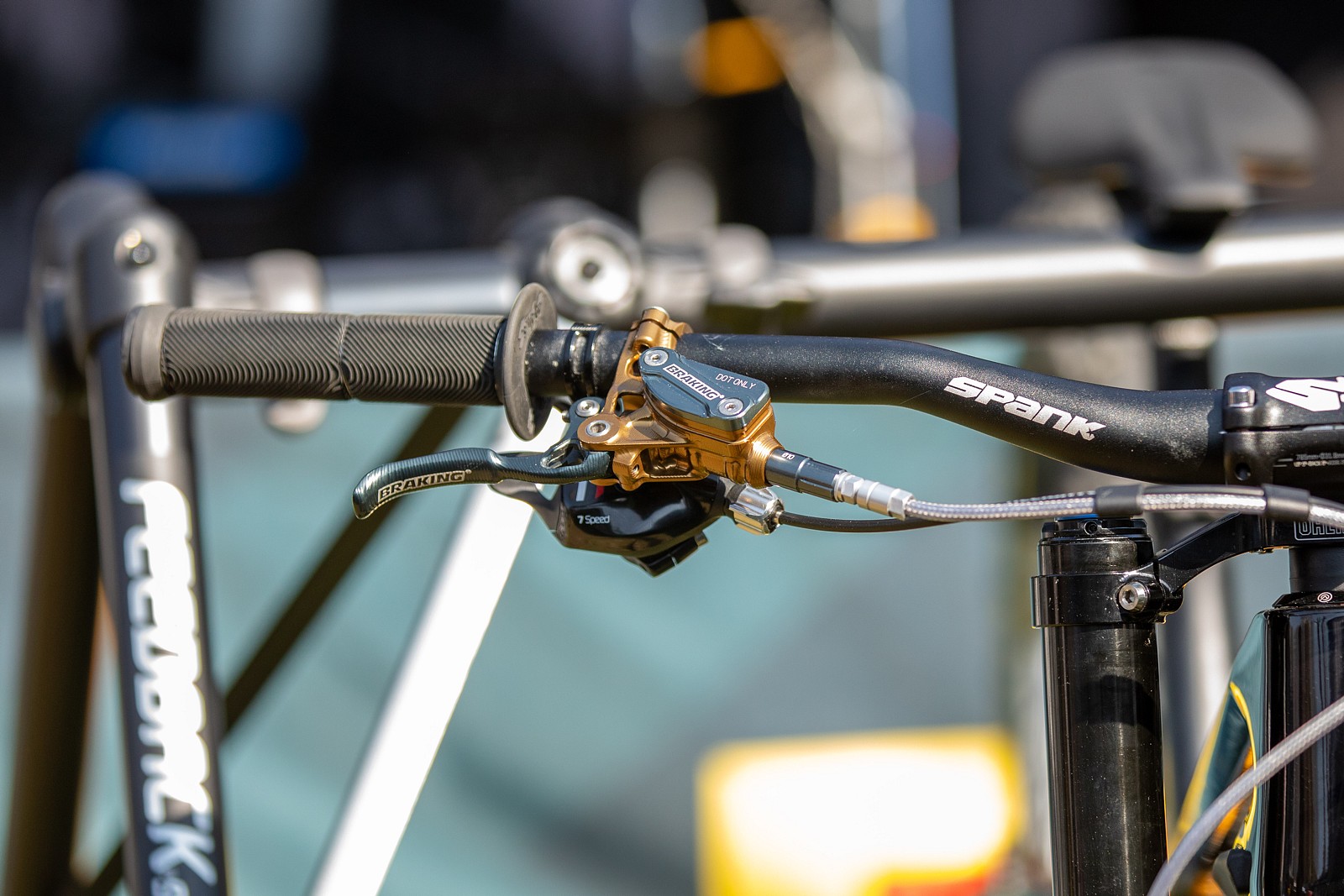 Braking Brakes single pistons - PIT BITS 3 - Lourdes World Cup Downhill ...