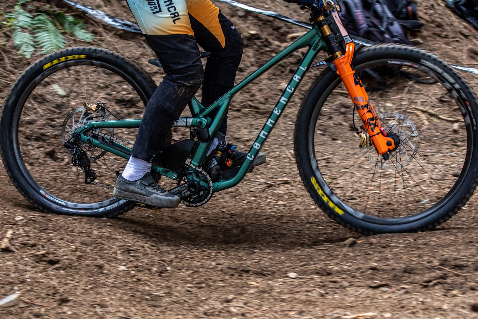 Commencal Supreme V5 - G-Out Project - LOURDES - Mountain Biking ...