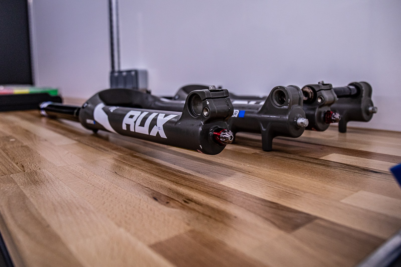 SR Suntour Rux 38s - PIT BITS 2 - Fort William World Cup Downhill ...