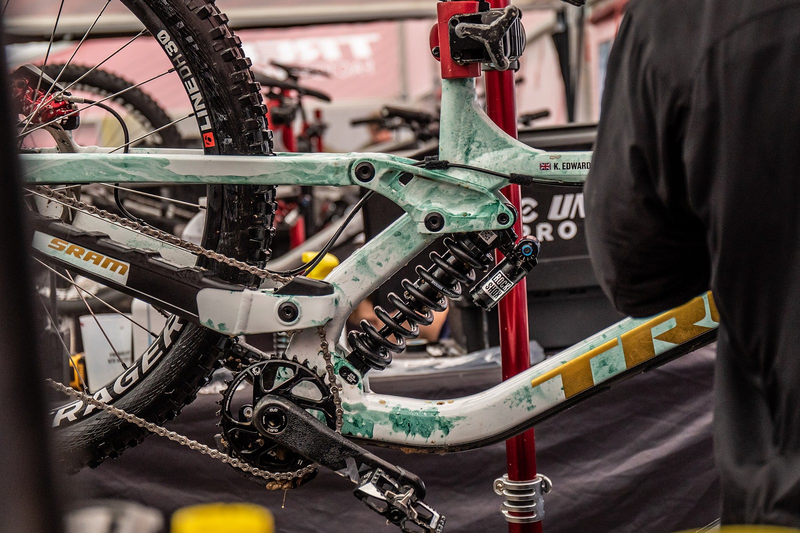 Kade Edwards custom dipped paint job - PIT BITS 3 - Leogang World Cup ...