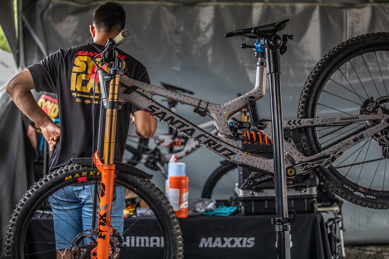Greg Minnaar's V10 - PIT BITS - Mont-Sainte-Anne World Cup Downhill - Mountain Biking Pictures ...