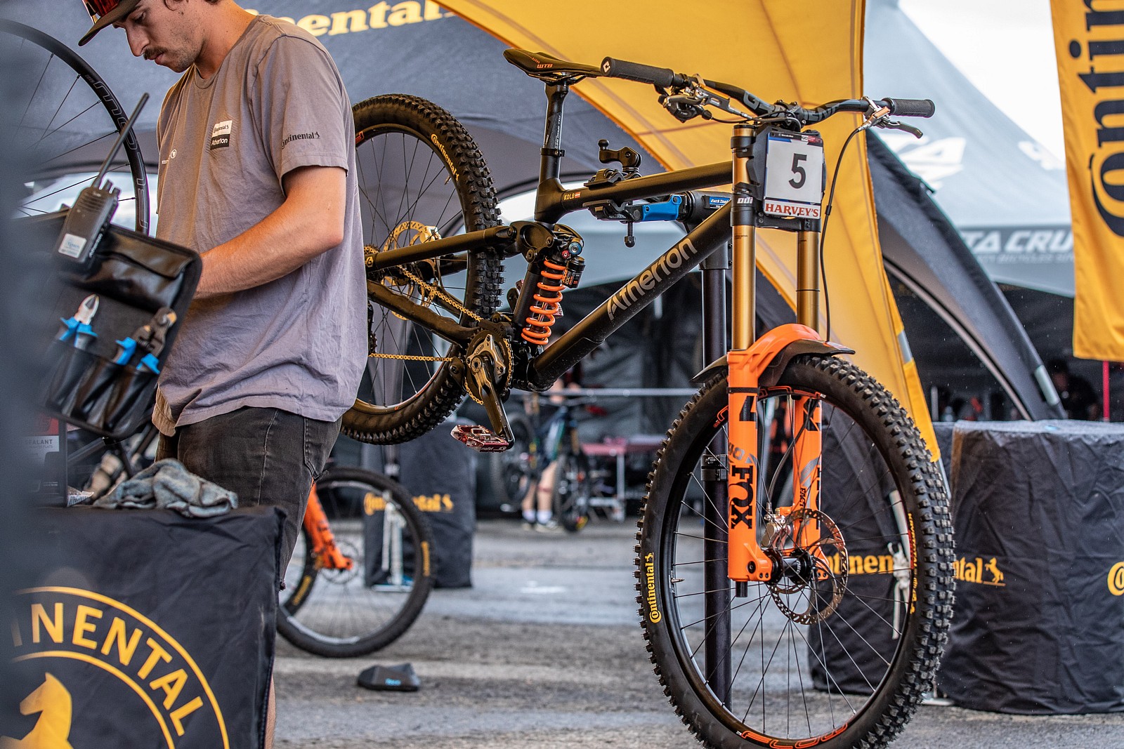 Andreas Kolb's Atherton bike - PIT BITS - Mont-Sainte-Anne World Cup Downhill - Mountain Biking ...