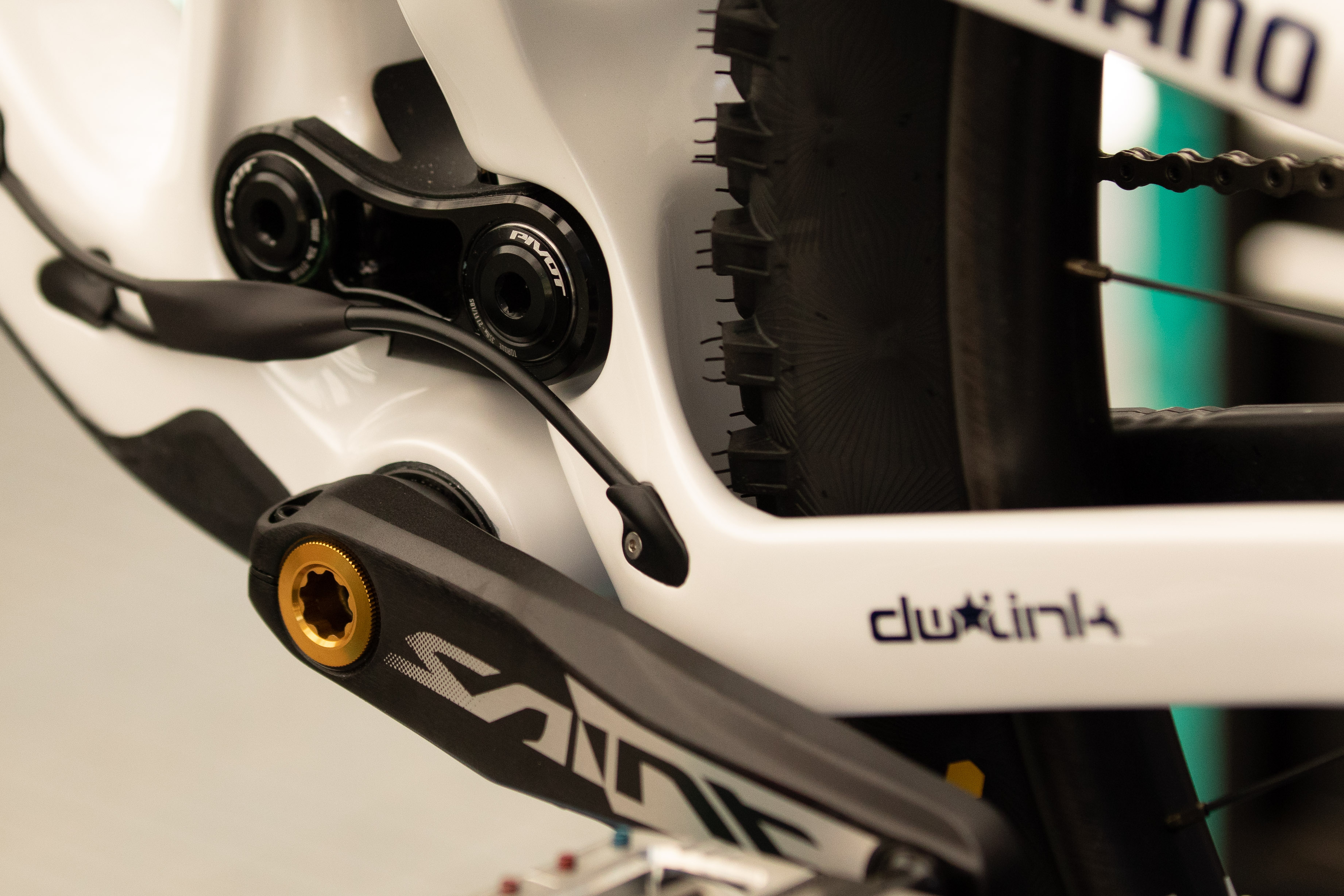 Bernard Kerr's World Champs Pivot Phoenix-3 - PIT BITS - World Champs 2 ...