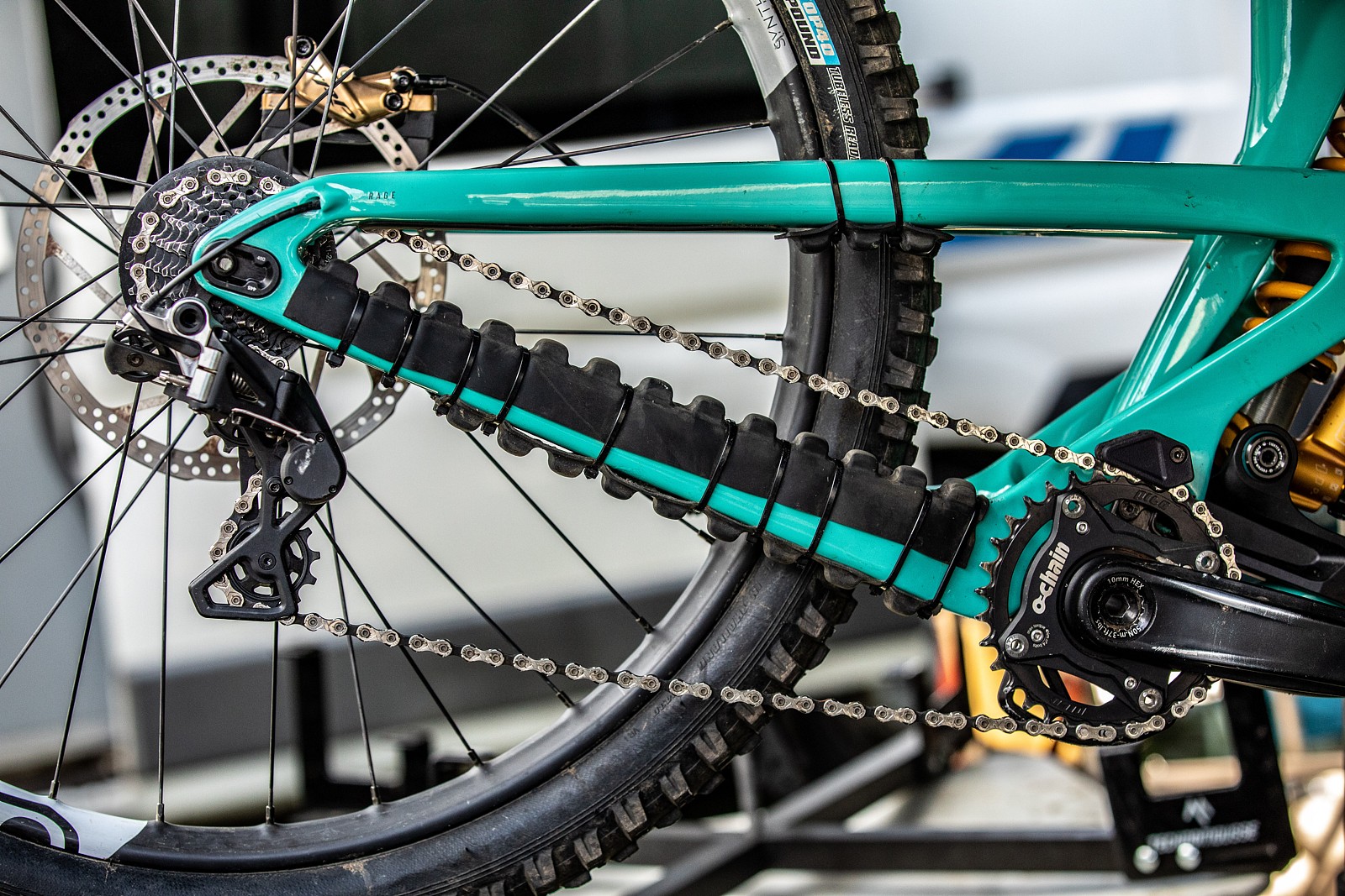 Phil Atwill's Ohlins tuned Propain Rage - PIT BITS - Val di Sole World ...