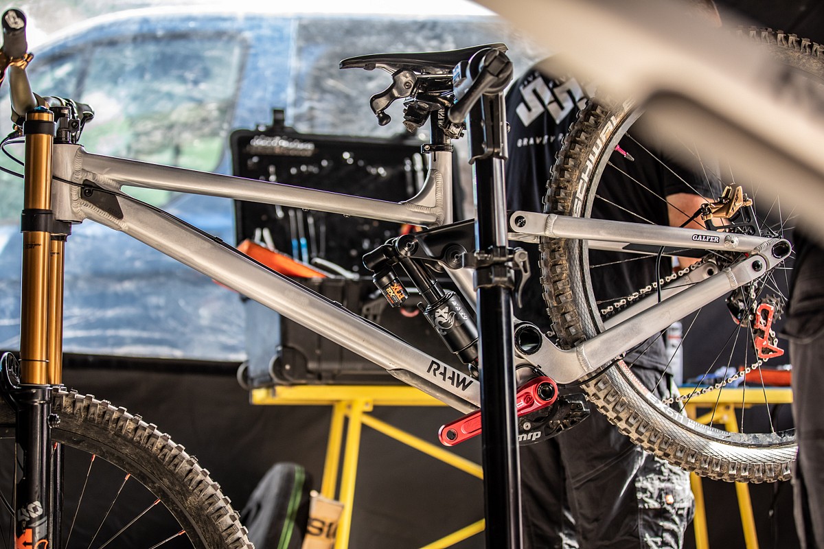 Raaw Bikes - PIT BITS - Val di Sole World Cup Downhill - Mountain ...