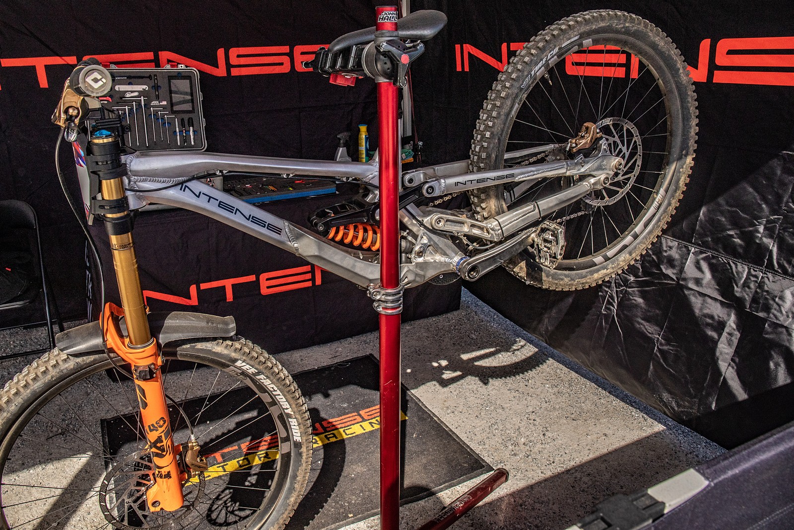 Intense pits, Dak's bike - PIT BITS - U.S. Open of Mountain Biking ...