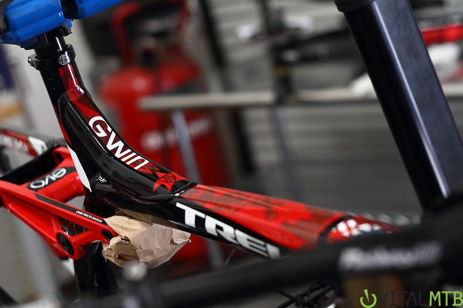 The New 2011 TWR Race Team Graphics - Aaron Gwins 2011 TWR Session 88 ...