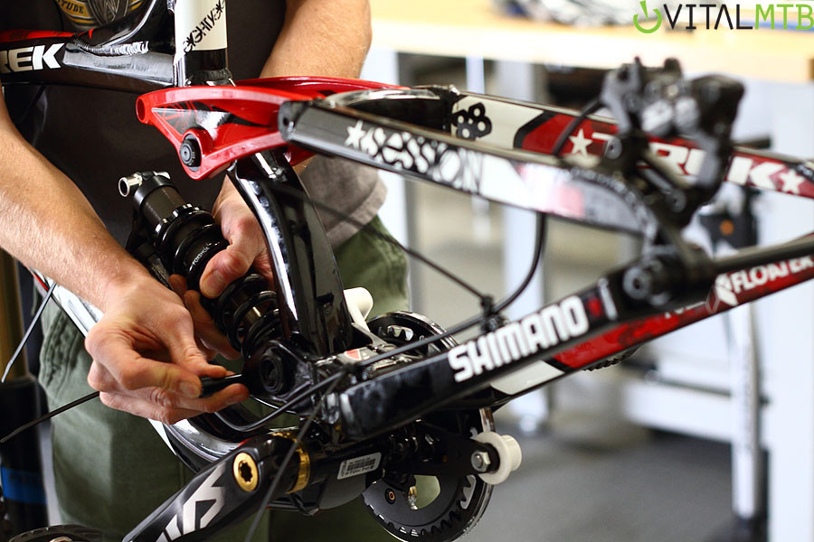 Installing the Fox RC4 - Aaron Gwins 2011 TWR Session 88 - Mountain ...