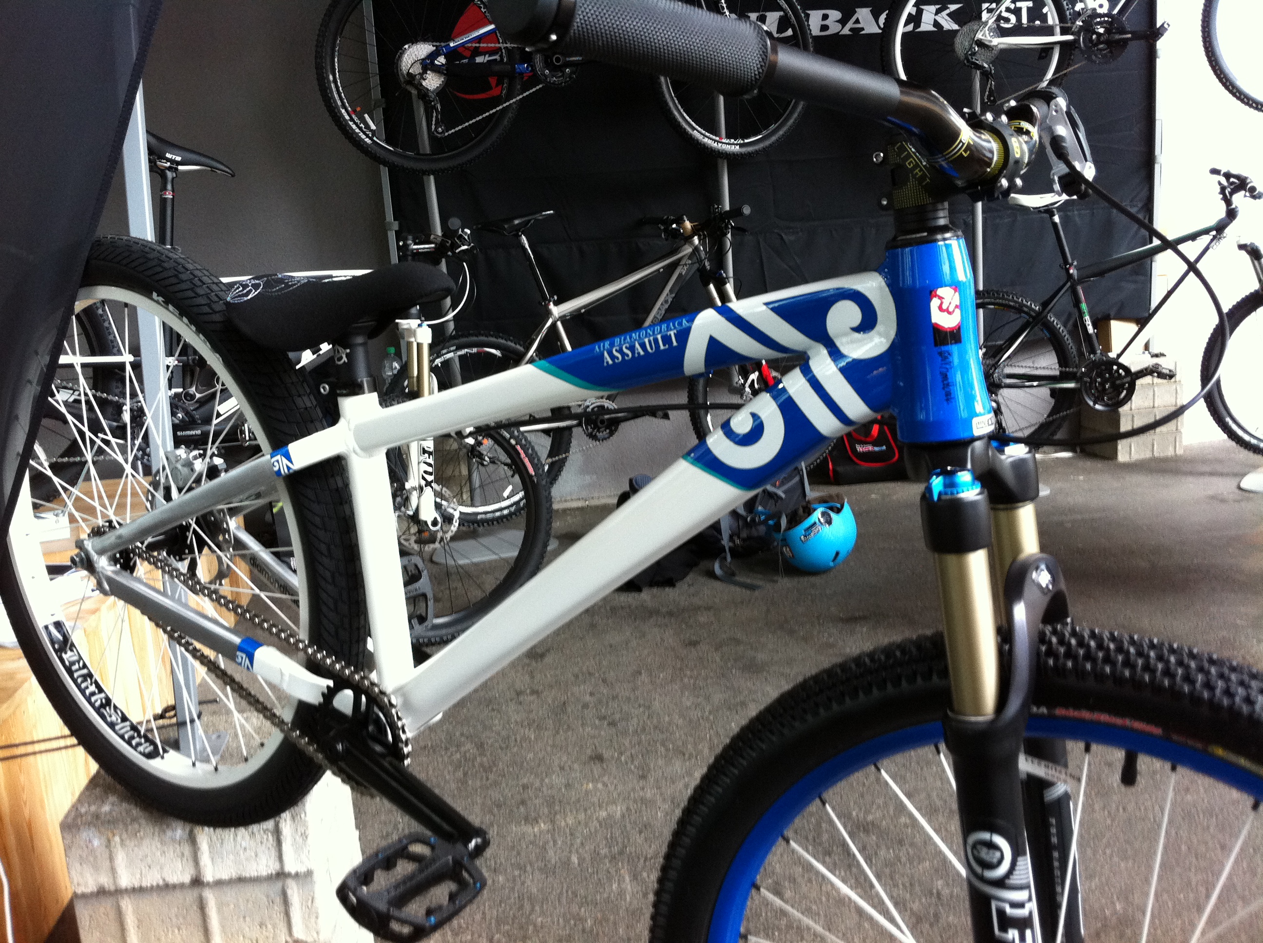 Diamondback Air Assault - Eurobike 2011 Day 3 - Mountain Biking ...