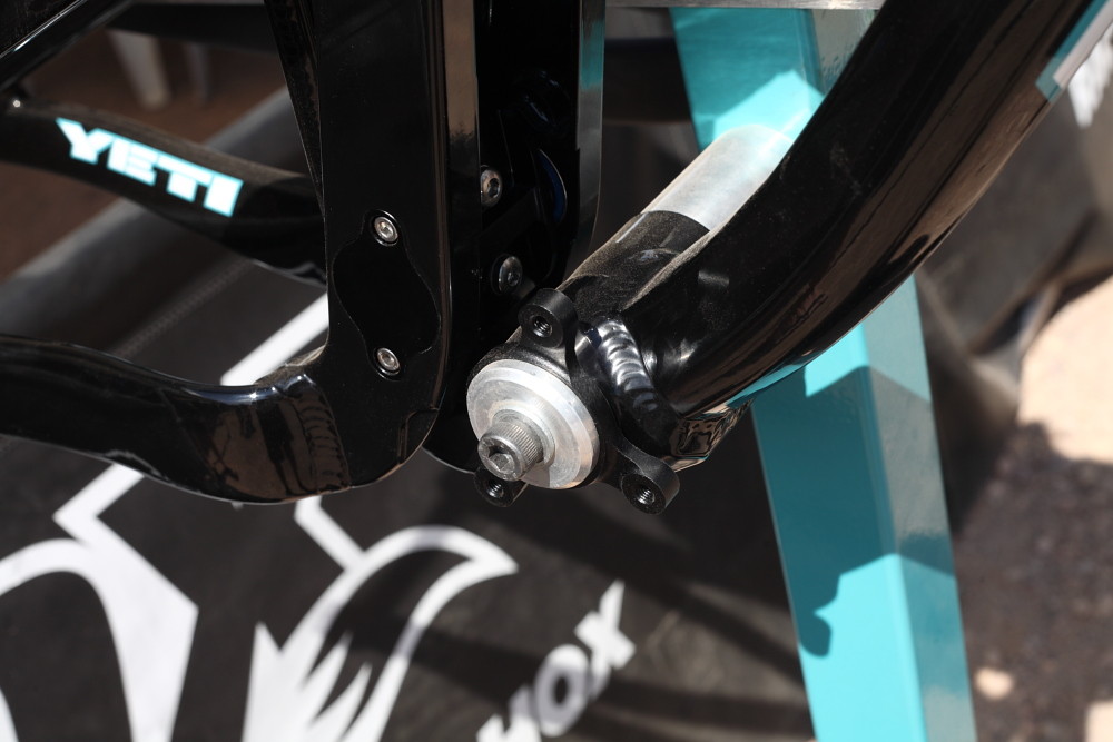 Yeti 303 WC ISCG tabs - Interbike 2011 Day 1 - Mountain Biking Pictures ...