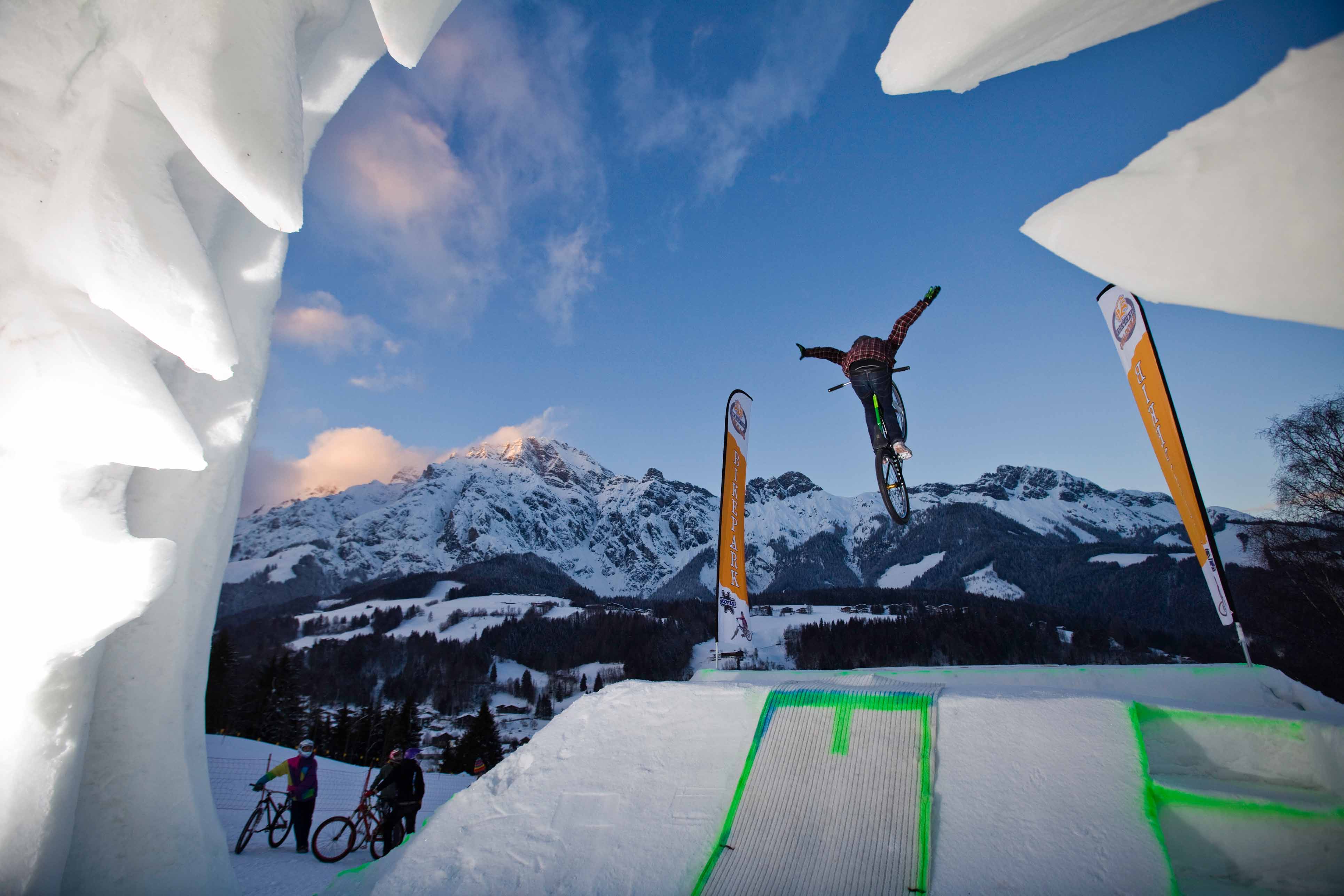 Thomas Genon Tuck No Hander - 2012 White Style Photo Gallery - Mountain ...