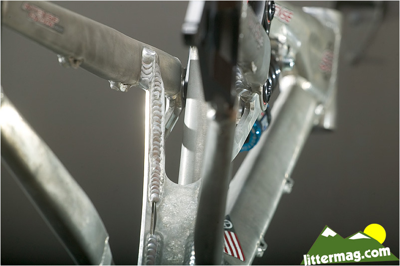 Clean design features - Intense 6.6 SS Slopestyle Frame - Mountain ...