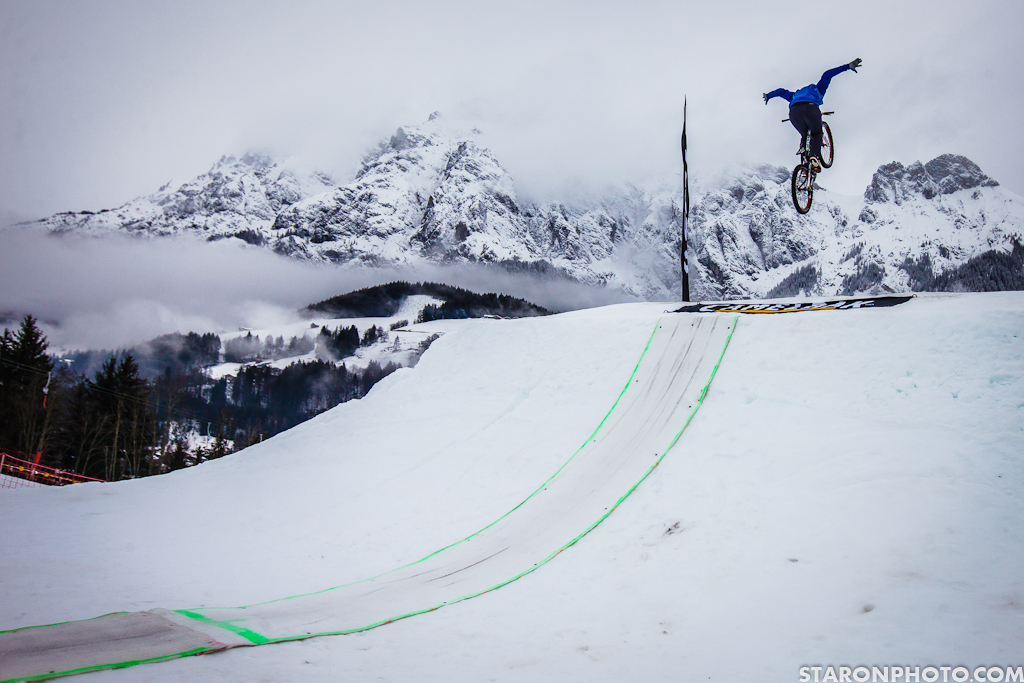 Niki Leitner, No hander - 2013 White Style - MTB Slopestyle on Snow ...