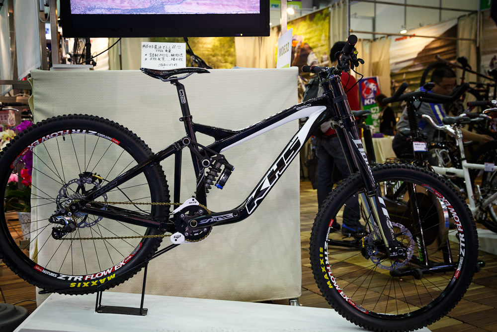 KHS 650 DH Bike - 2013 Taipei Bike Show Day 1 - DVO, X-Fusion, iXS ...