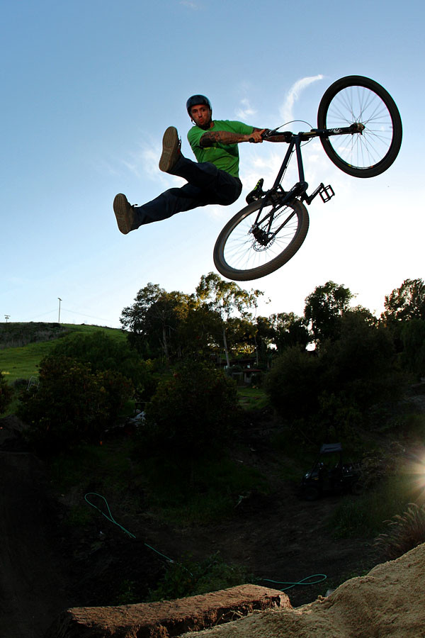 Zach, no-foot can - Deity Cryptykeeper Dirt Jumper Protoype - Mountain ...