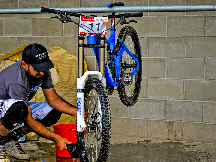 Jared Rando, janitoring his bike - Ben Cory wins the 2010 Australian National Series - Mountain ...