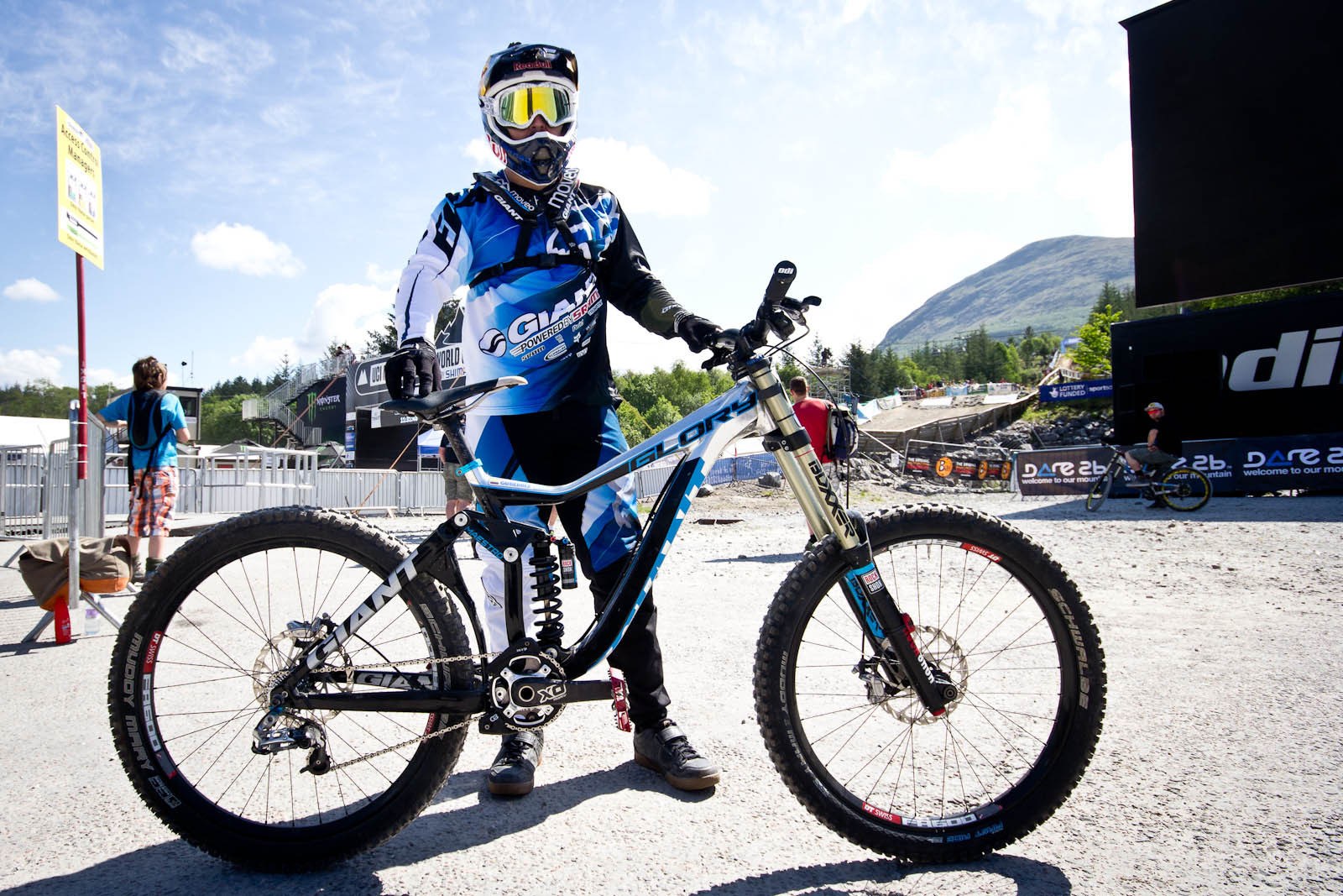 Marcelo Gutierrez's Giant Glory - 24 Pro DH BIkes from Fort William ...