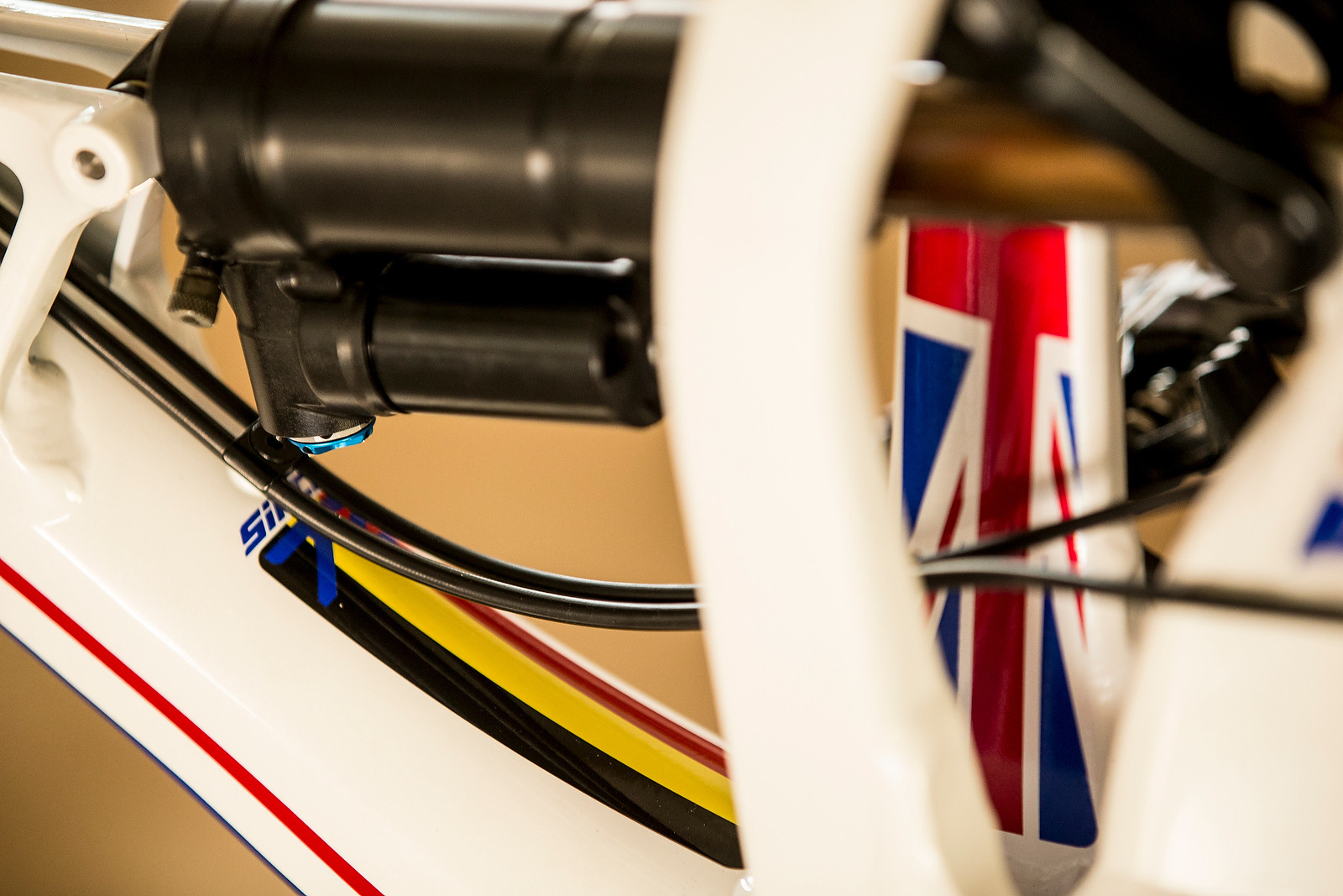 RSA n3x8913 - WORLD CHAMPS BIKE: Gee Atherton's GT Fury - Mountain ...