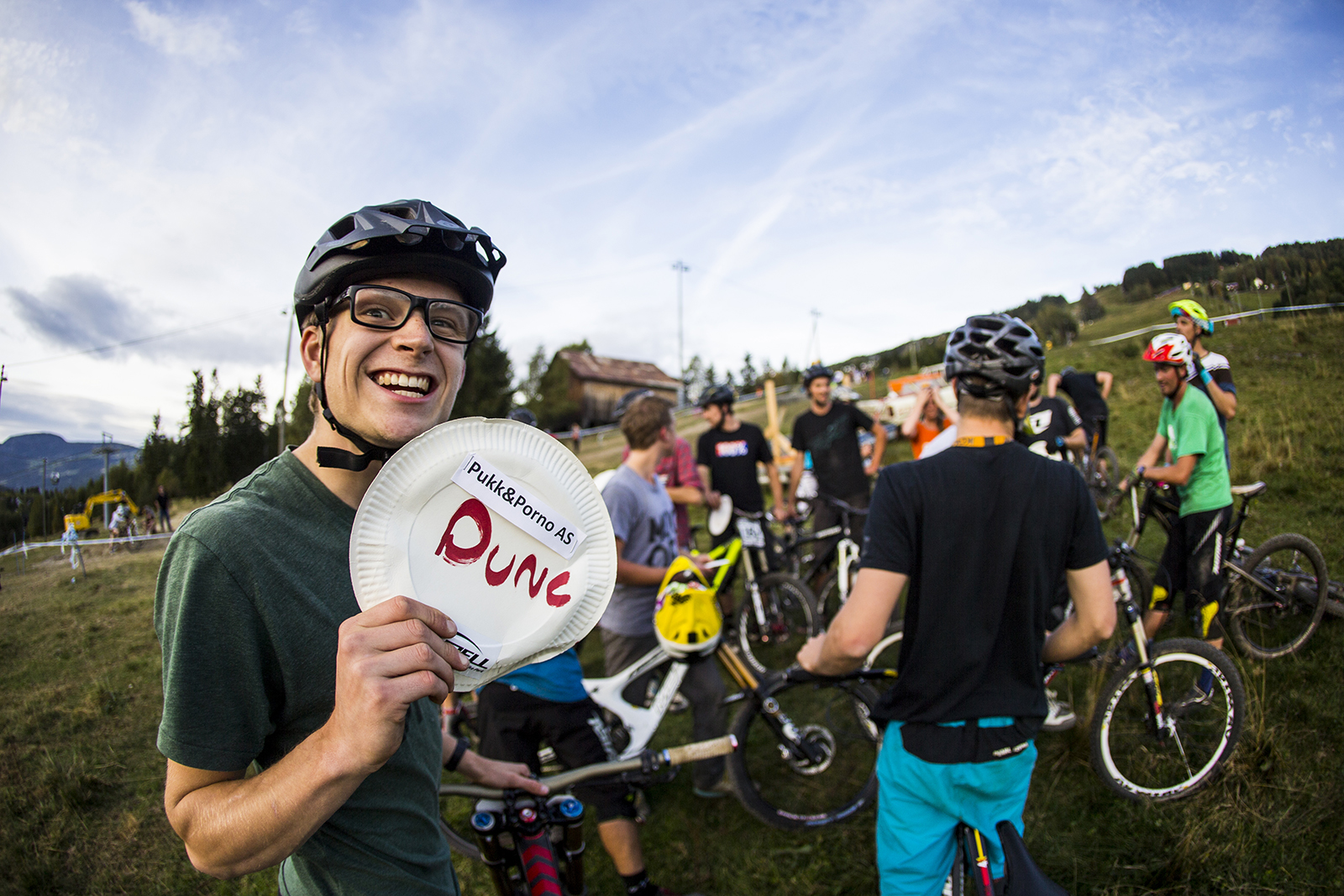 Stoked out Duncan - Has-Beens vs. Wannabes! Industry World Champs Race ...