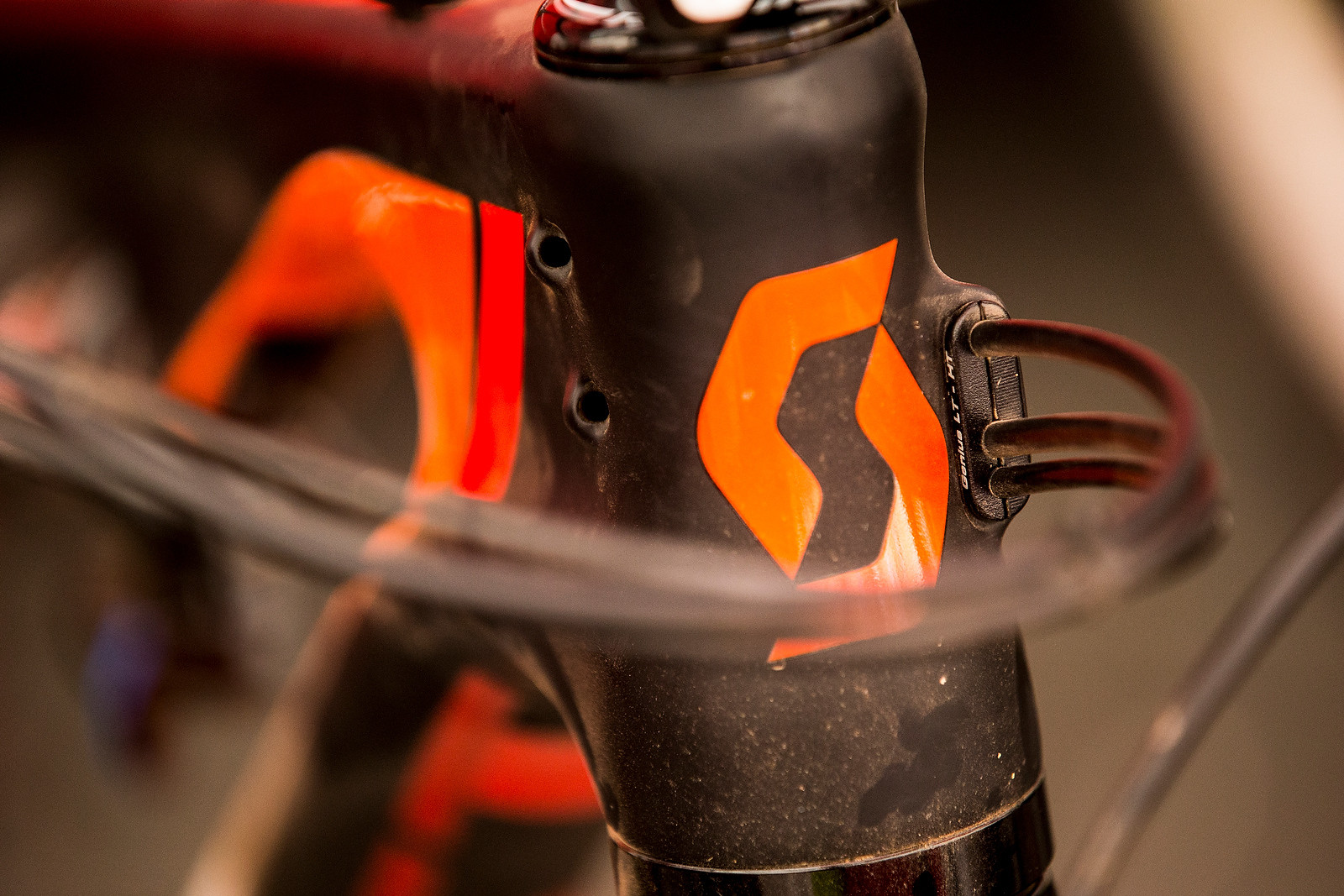 Internal Cable Routing on Nino Schurter's 2014 Scott Genius LT - What ...