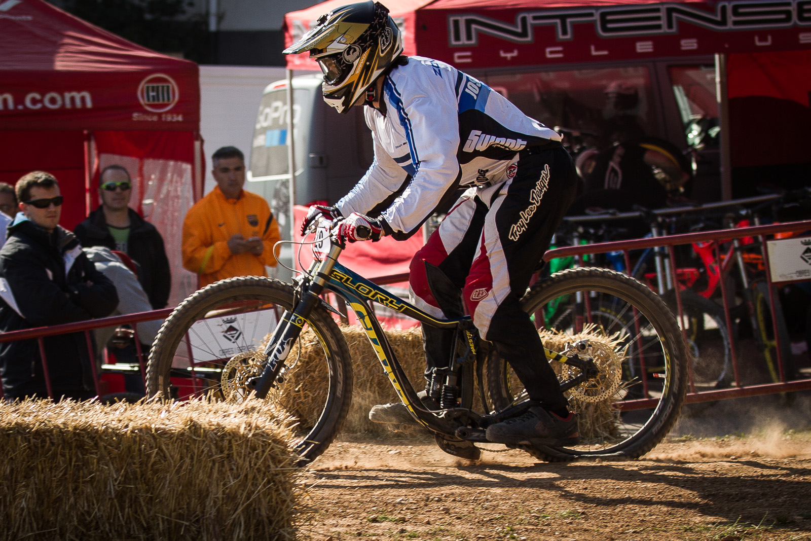 Huck to Flat! Giant Glory DH Bottom Out - Flat Landing Fails or Casing ...