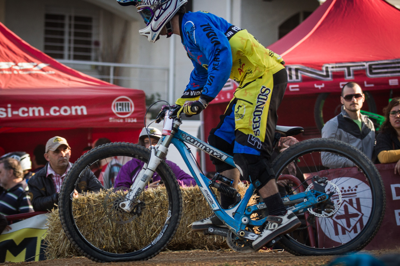 Commencal Supreme DH G-Out - Flat Landing Fails or Casing Carnage - 37 ...