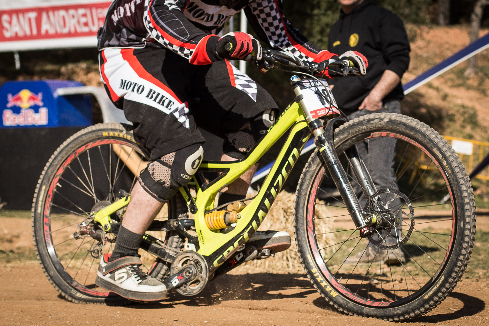 Putting the Ohlins TTX Shock on a Specialized Demo 8 to the Test - Flat ...