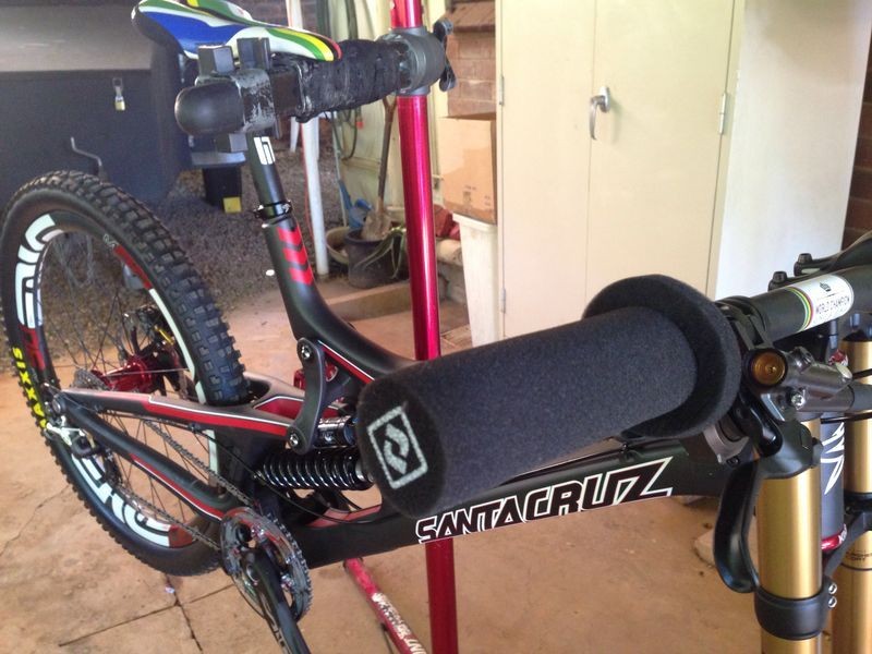 Greg Minnaar's Bitch Mit Grips - PIT BITS - Santa Cruz Syndicate ...