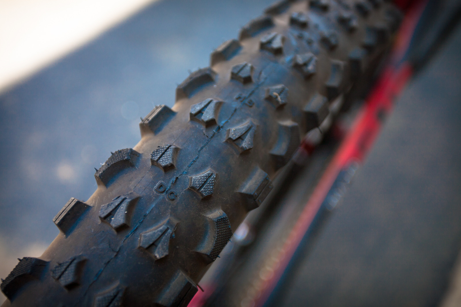 Kenda Honey Badger 2.4 Tires on Brian Lopes' Intense Tracer T275 - Pro ...