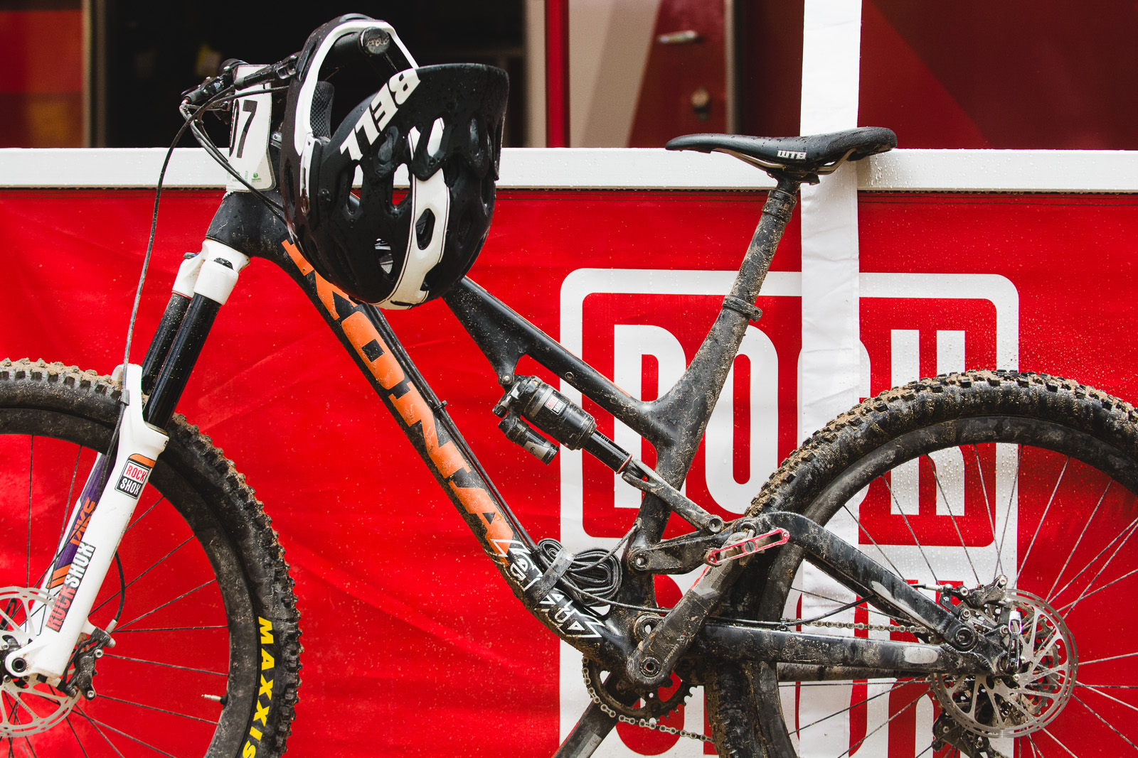 Matt Slaven's Prototype Kona Process 153 Carbon - PIT BITS - 2014 ...