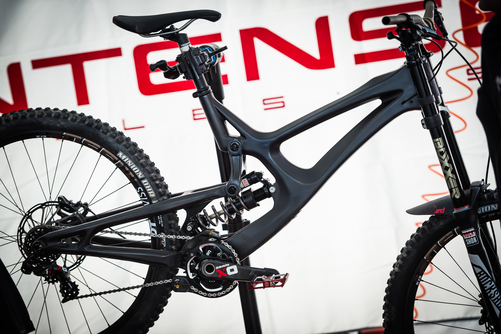 MOAR Carbon Intense M16 - PIT BITS - Leogang World Cup Downhill ...