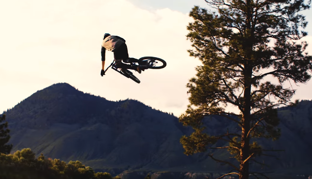 Kamloops Crushing with Reece Wallace on his Giant Glory Advanced ...