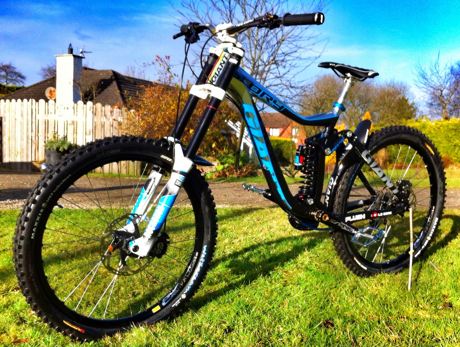 Custom 2013 Giant Glory - Flimsy_'s Bike Check - Vital MTB