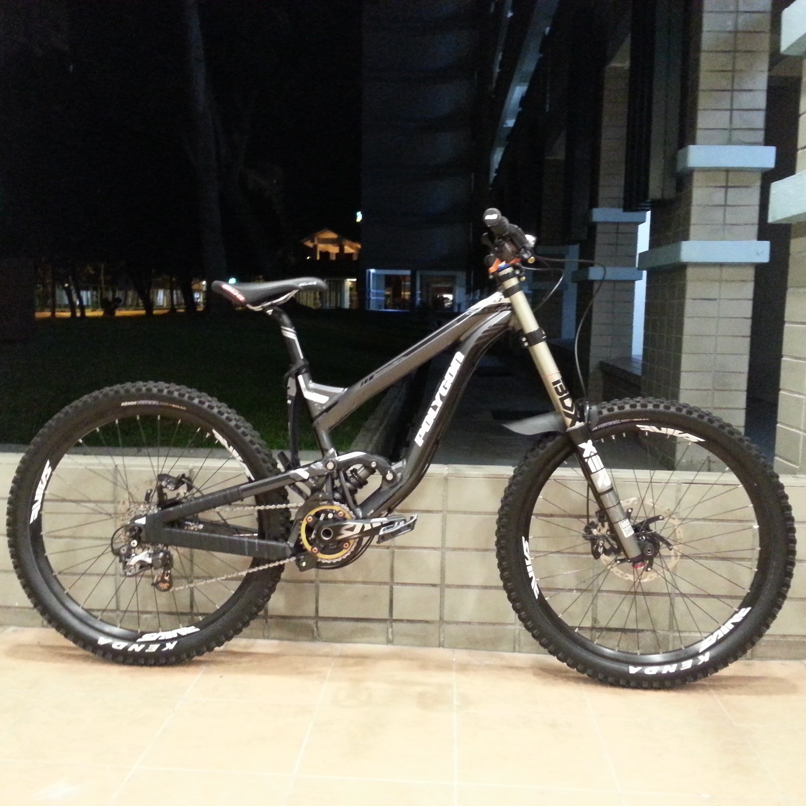 Polygon DH 1.0 2013 LRD - tkl.tango's Bike Check - Vital MTB