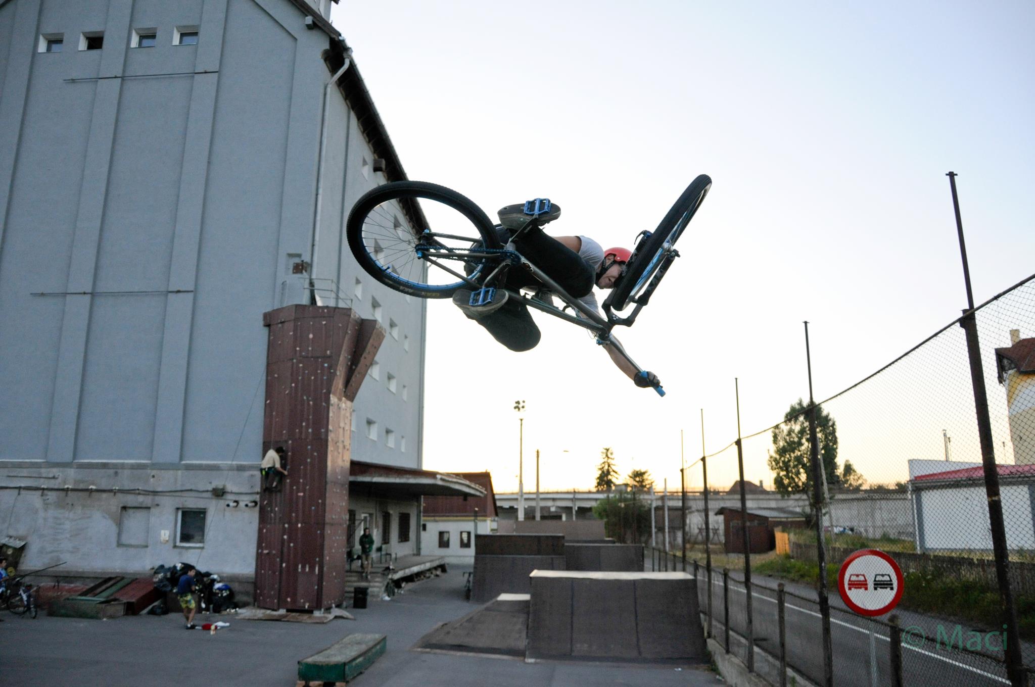 Aerial tabletop - Nándi - Mountain Biking Pictures - Vital MTB