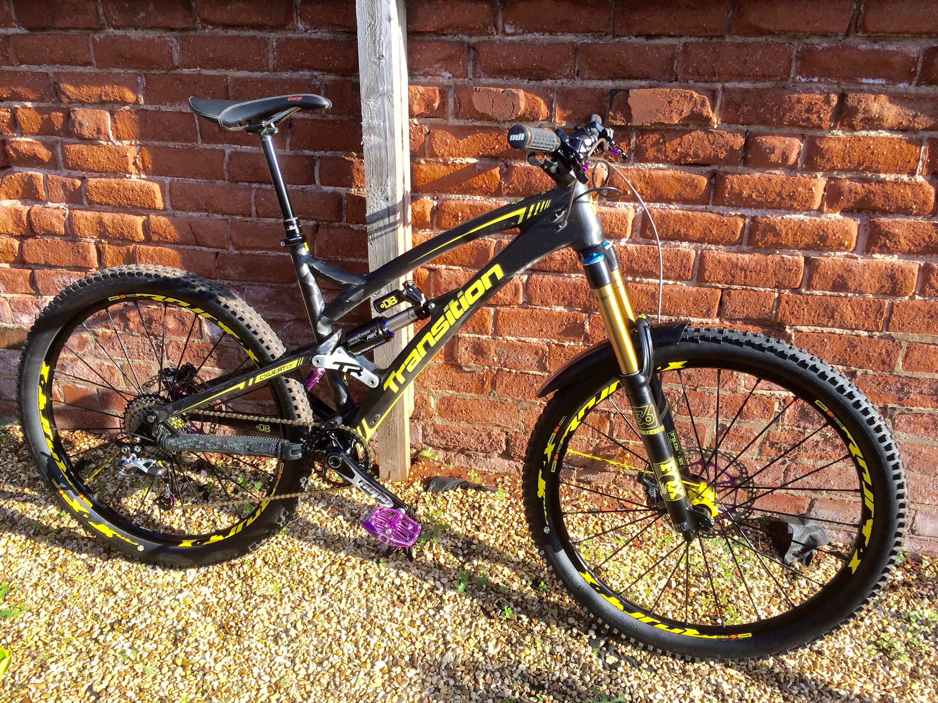 Transition Covert Custom 650b Bare Carbon - fisha's Bike Check - Vital MTB
