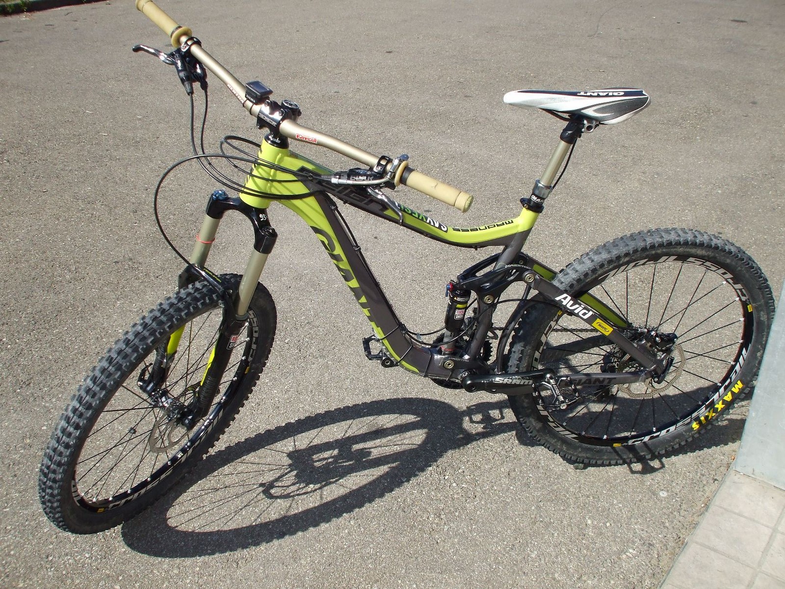 Giant Reign 2013 - ENDURO CUSTOM - Grammyx's Bike Check - Vital MTB