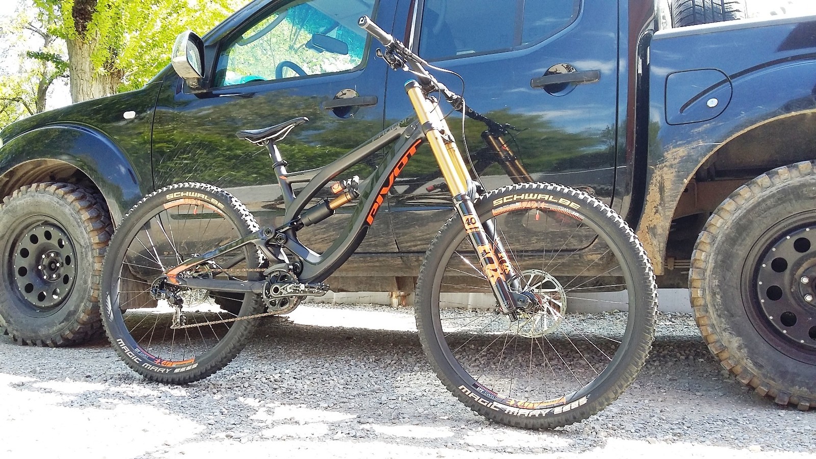 Pivot Phoenix DH Carbon - CUSTOM - Grammyx's Bike Check - Vital MTB