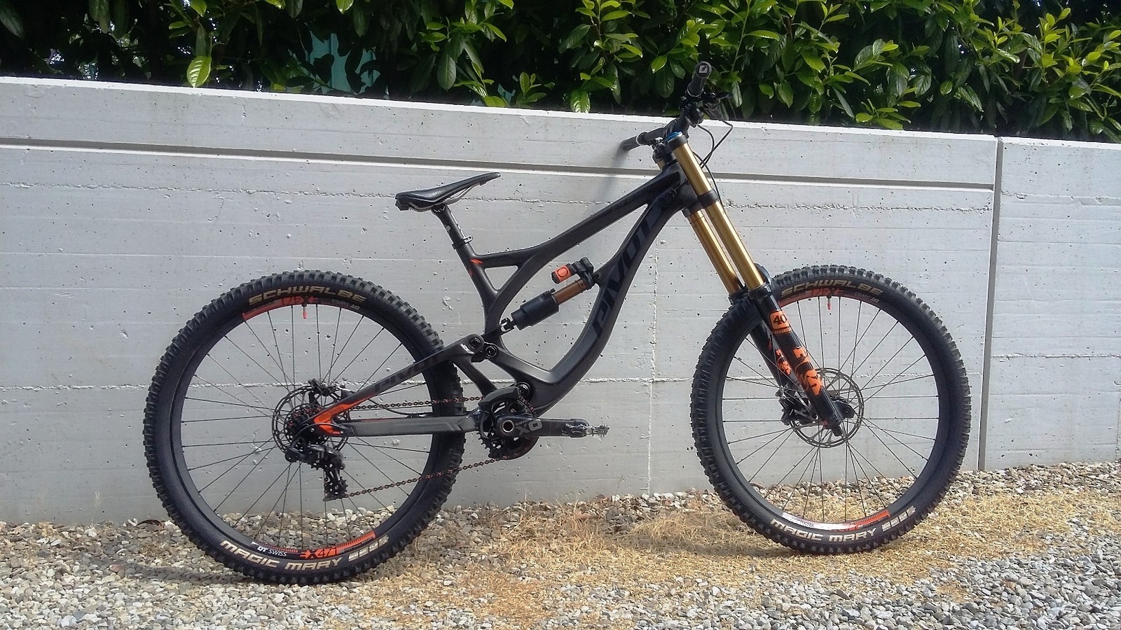 Pivot Phoenix DH Carbon - CUSTOM - Grammyx's Bike Check - Vital MTB