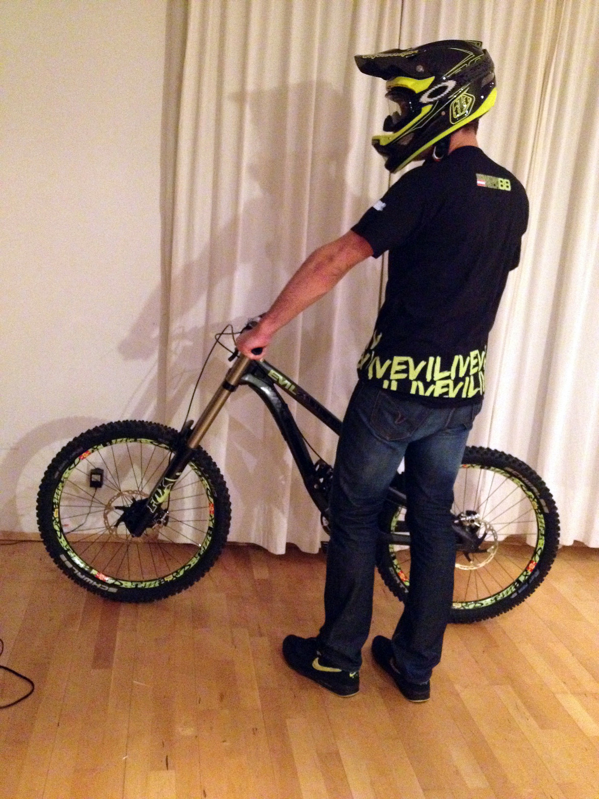 EVIL Undead Carbon - RS88x's Bike Check - Vital MTB