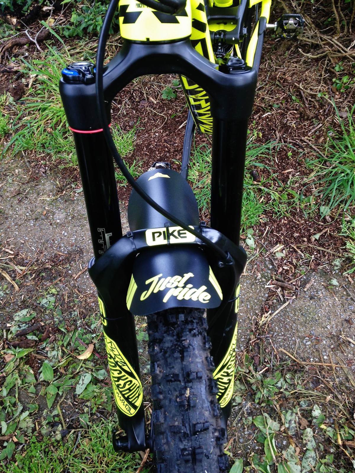 Commencal Meta Am V3 650b «The Yellow Power» - Sandro699's Bike Check ...