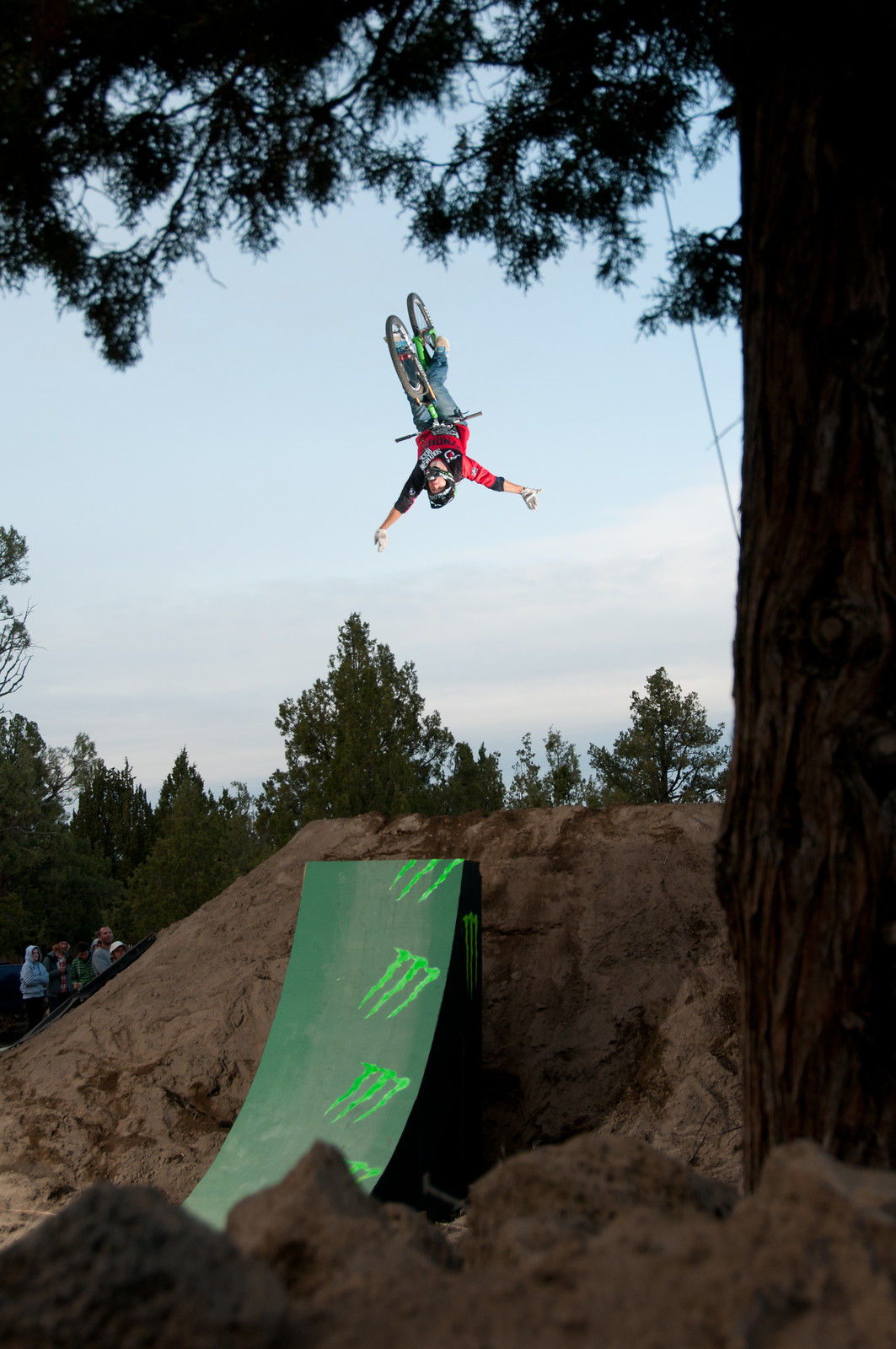 UDUG Jamie Goldman Backflip No hands - Jamie Goldman - Mountain Biking ...