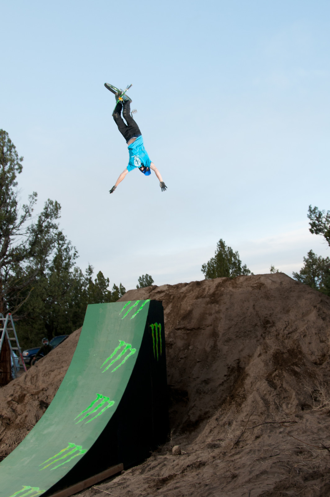 UDUG James Visser Flip cliffhanger 2 - Jamie Goldman - Mountain Biking ...