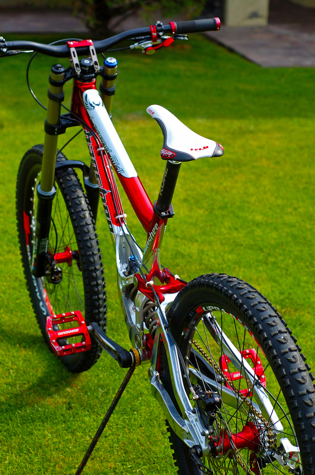 banshee legend - mae's Bike Check - Vital MTB