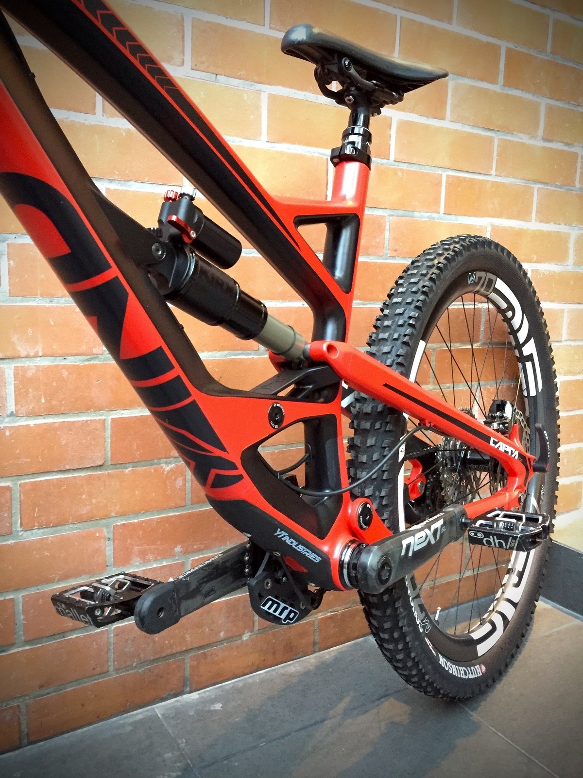 Capra CF Custom - TANK01's Bike Check - Vital MTB